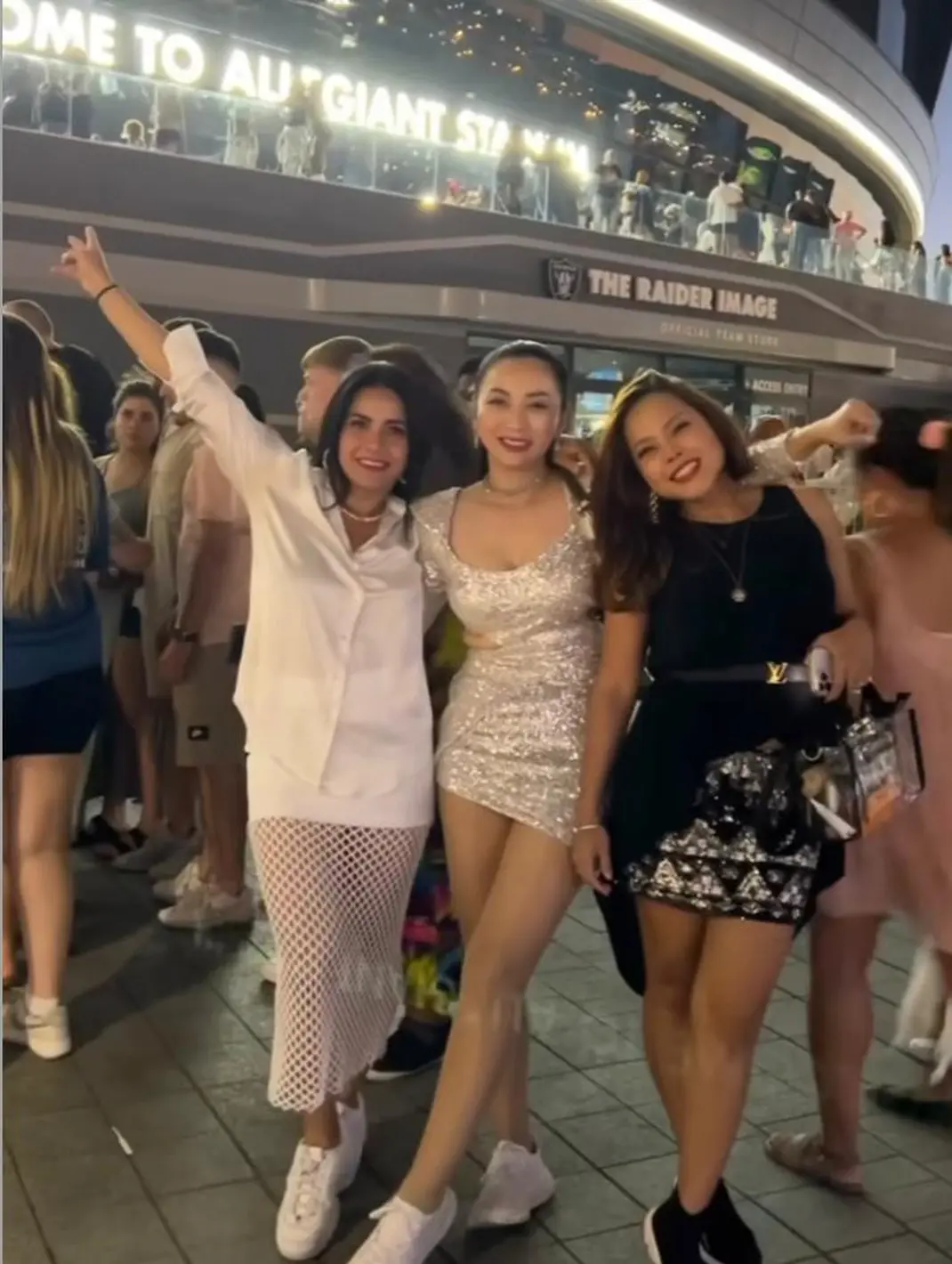 8 Adu Gaya Public Figure Nonton Konser Tur Renaissance Beyoncé, Enzy ...