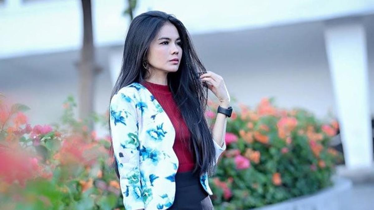 Terpaut 19 Tahun, Ini 6 Potret Cantik Karina Ranau Istri Epy Kusnandar - Entertainment Fimela.com