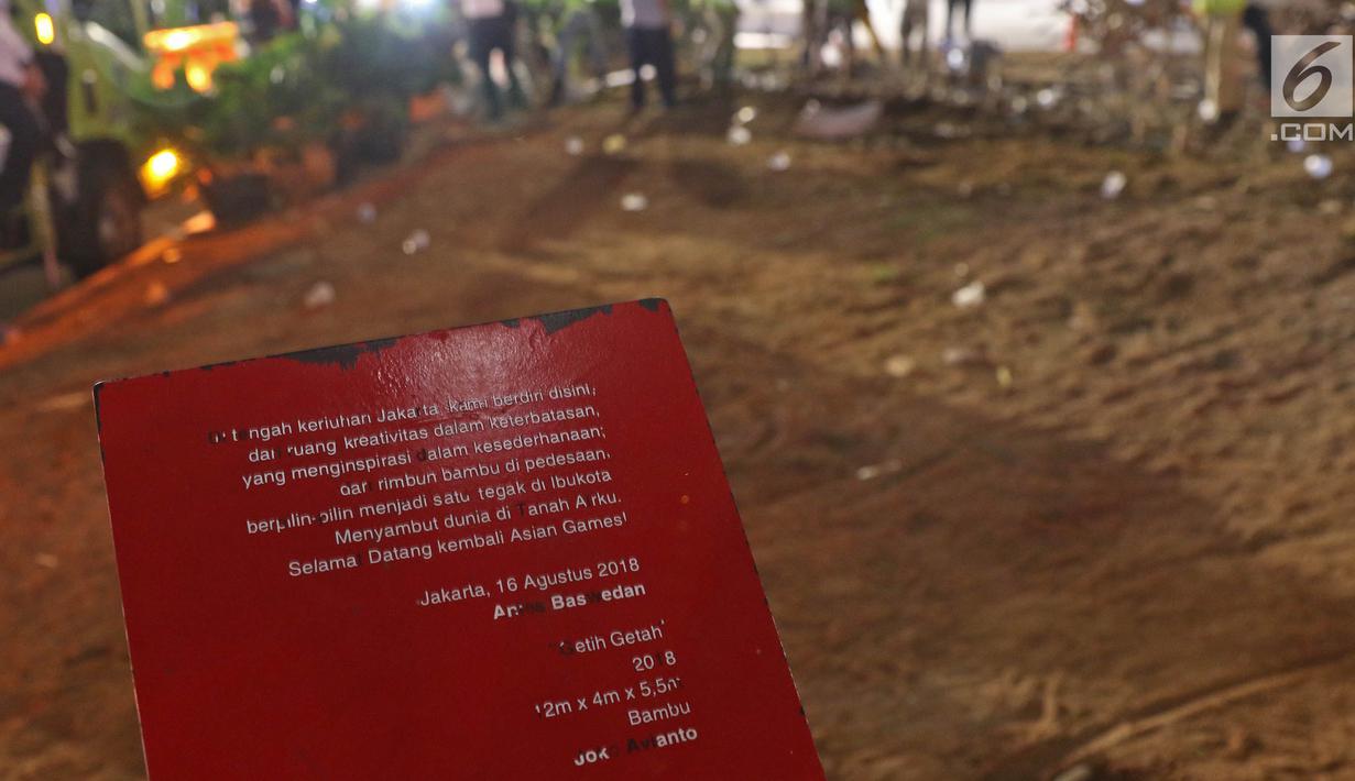 FOTO: Instalasi Bambu di Bundaran HI Dibongkar - Foto Liputan6.com