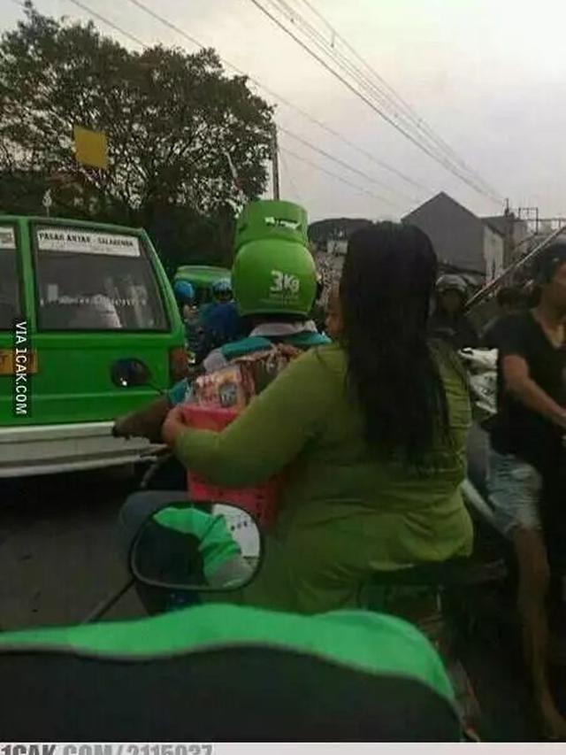 7 Potret Nyeleneh Netizen Saat Pakai Helm Ini Bikin Geleng Kepala, Kocak Banget - Hot Liputan6.com