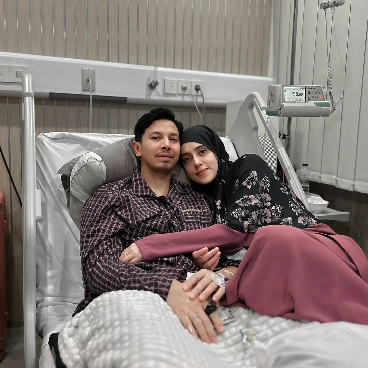 6 Potret Terbaru Sonny Septian Usai Operasi, Belajar Jalan di Lorong RS ...