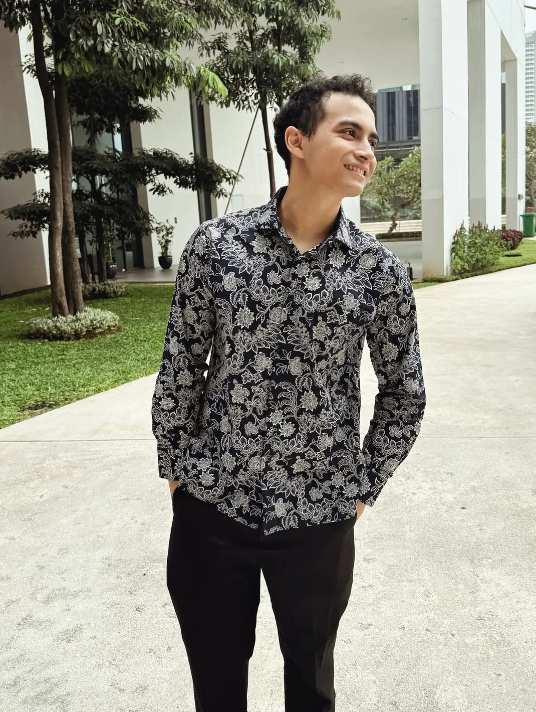 Elegan Serba Hitam, 6 Gaya Kondangan Prilly Latuconsina dan Omara Esteghlal Bisa Jadi Inspirasi ...