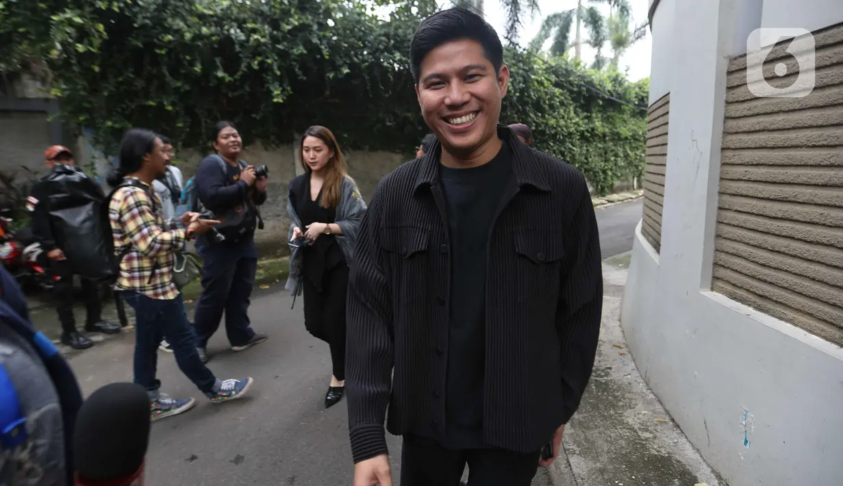 FOTO: Artis hingga Politisi Melayat ke Rumah Duka Suami Bunga Citra ...