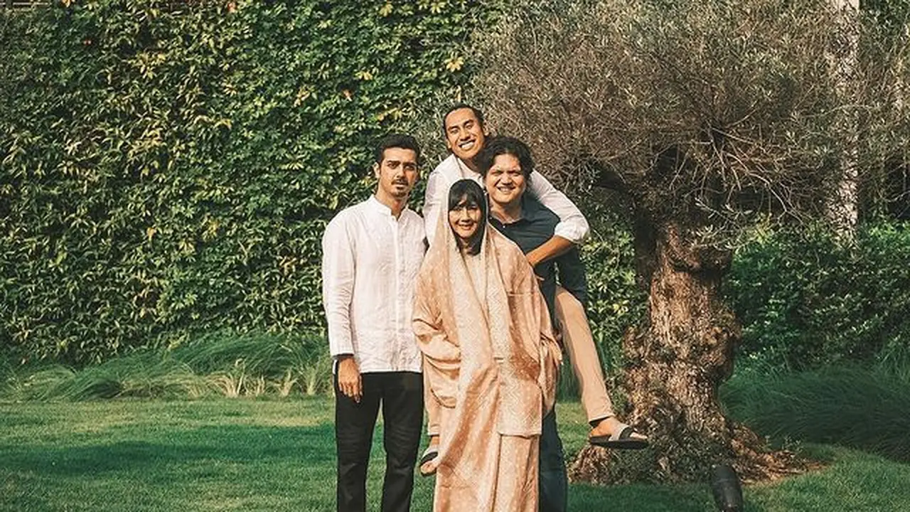 Dulu Jadi Pasangan Ahmad Albar, Intip 10 Potret Cantik Rini S Bono yang ...