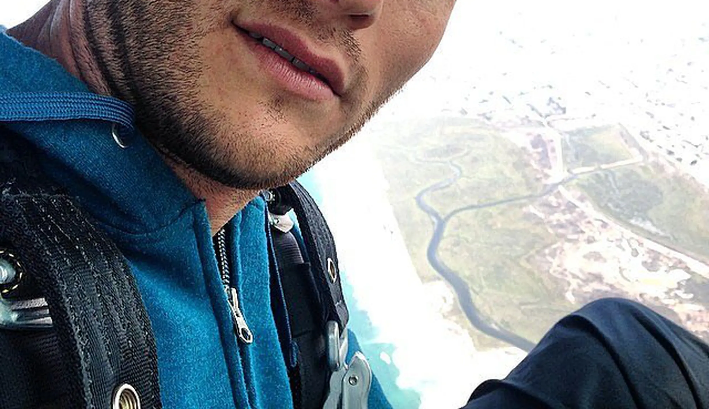 15 Pria Ganteng Yang Punya Gaya Selfie Seksi - Photo Fimela.com