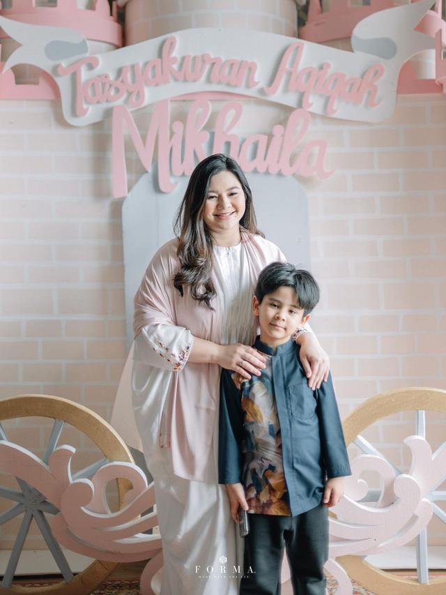 6 Momen Akikah Anak Kedua Eriska Rein, Bertema Istana Princess - Hot ...