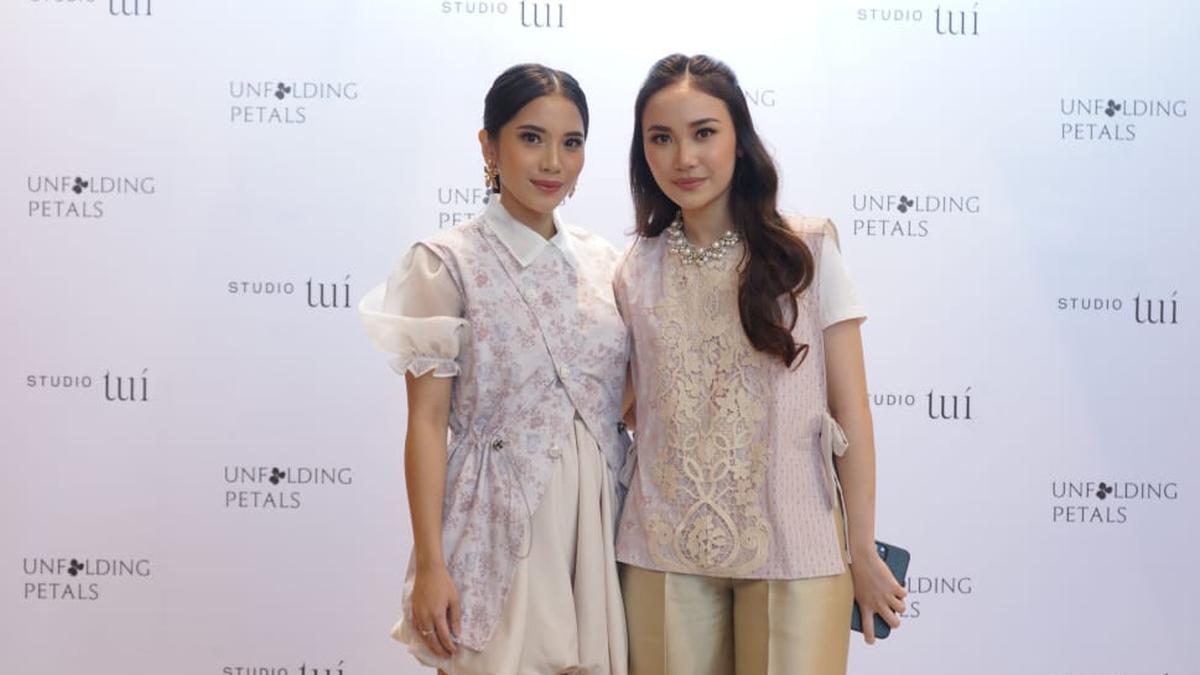 Desainer Jos Acha dan Hani Kenisha Dipuji Reisa Broto Asmoro Saat Pamer ...