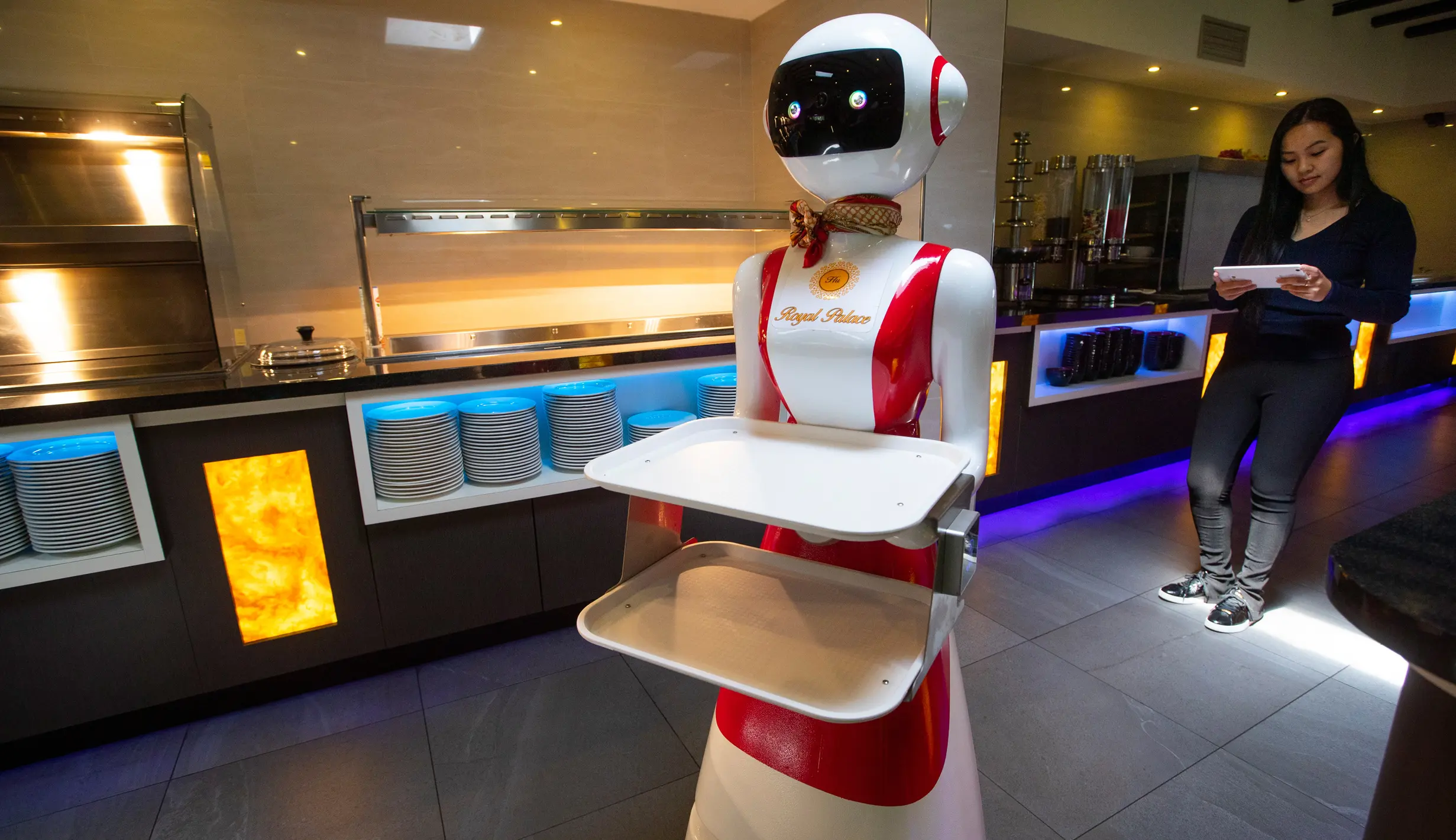FOTO: Ini Robot Pelayan Untuk Jaga Jarak di Belanda - Foto Liputan6.com