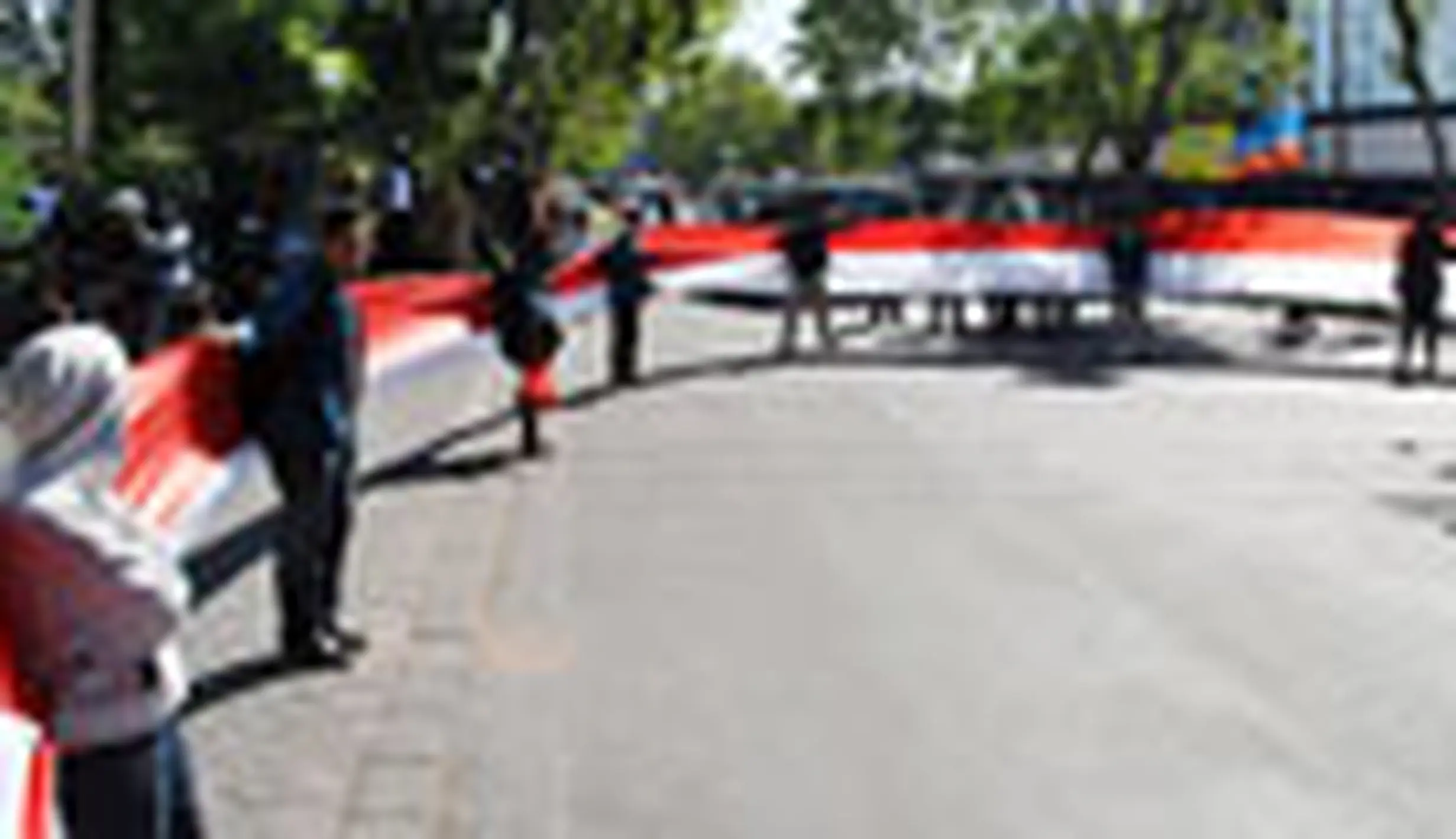 Aksi Arak-arakan Bendera Merah Putih - Foto Liputan6.com