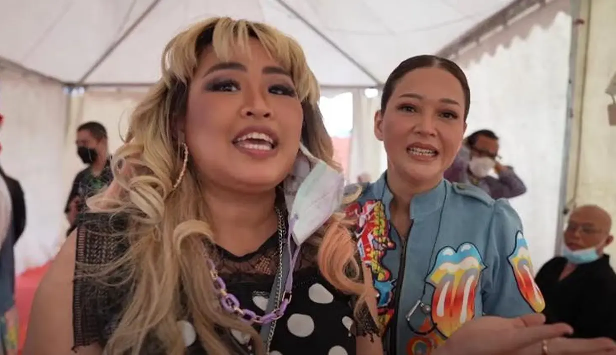 Gaya Rambut Nyentrik Pinkan Mambo yang Kerap Berubah, Curi Perhatian ...