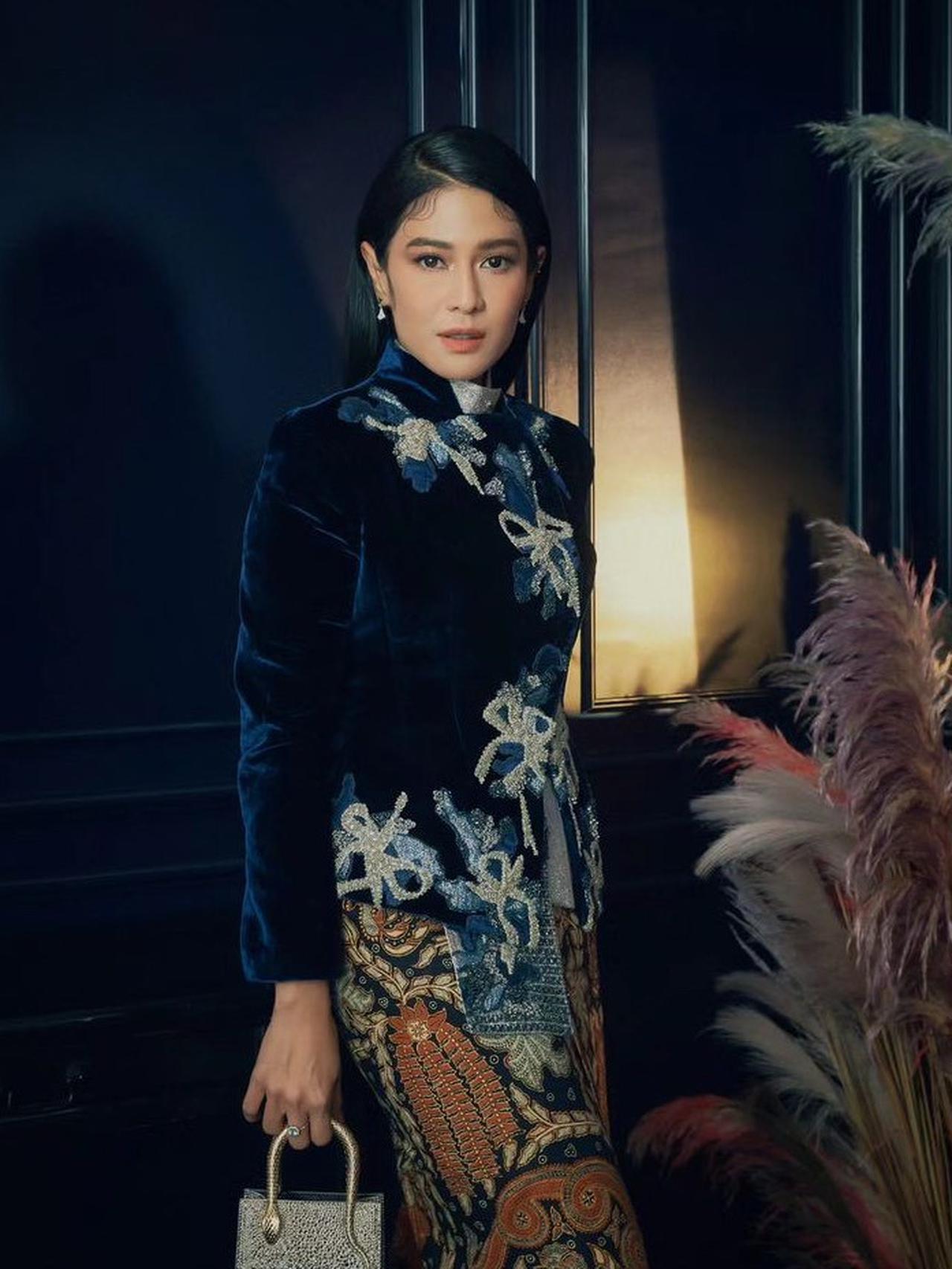10 Model Kebaya Janggan Tren 2025, Fusi Klasik & Modern yang Memukau