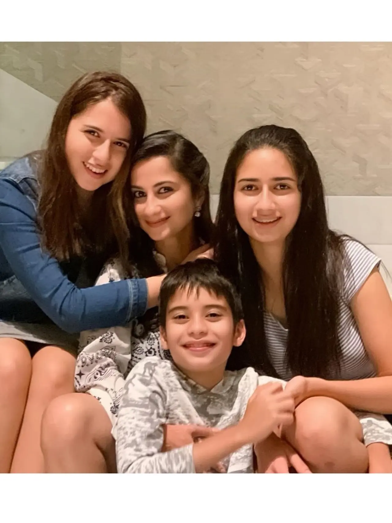 6 Potret Shania, Istri Manoj Punjabi yang Cantiknya Bak ABG - Hot ...