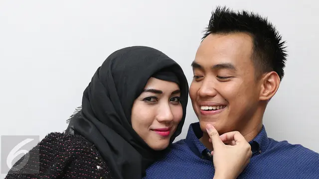 Muncul ke Publik, Ade Andrini Pacaran dengan Doni Tata - ShowBiz ...