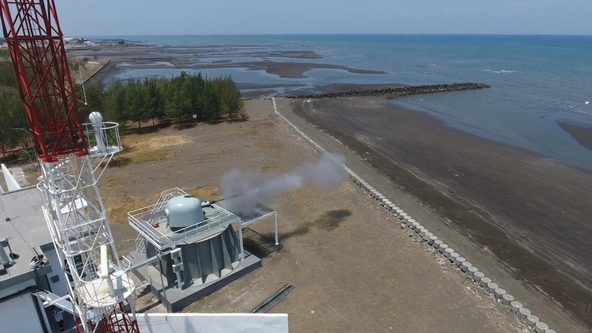 Melihat Kehebatan Meriam 76mm Otomelara, Amunisi Baru TNI AL - Regional ...