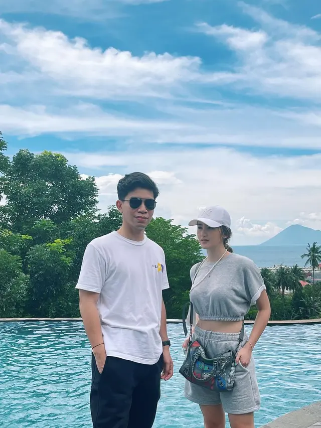 7 Momen Ranty Maria Pulang Kampung ke Manado, Kunjungi Makam Kakek ...