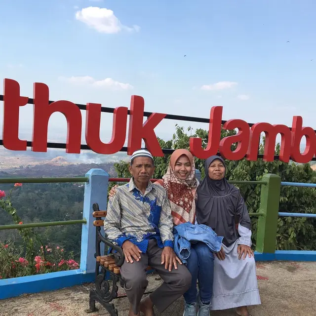 6 Potret Hangat Kebersamaan Raeni dengan Orangtuanya, Sosok yang ...