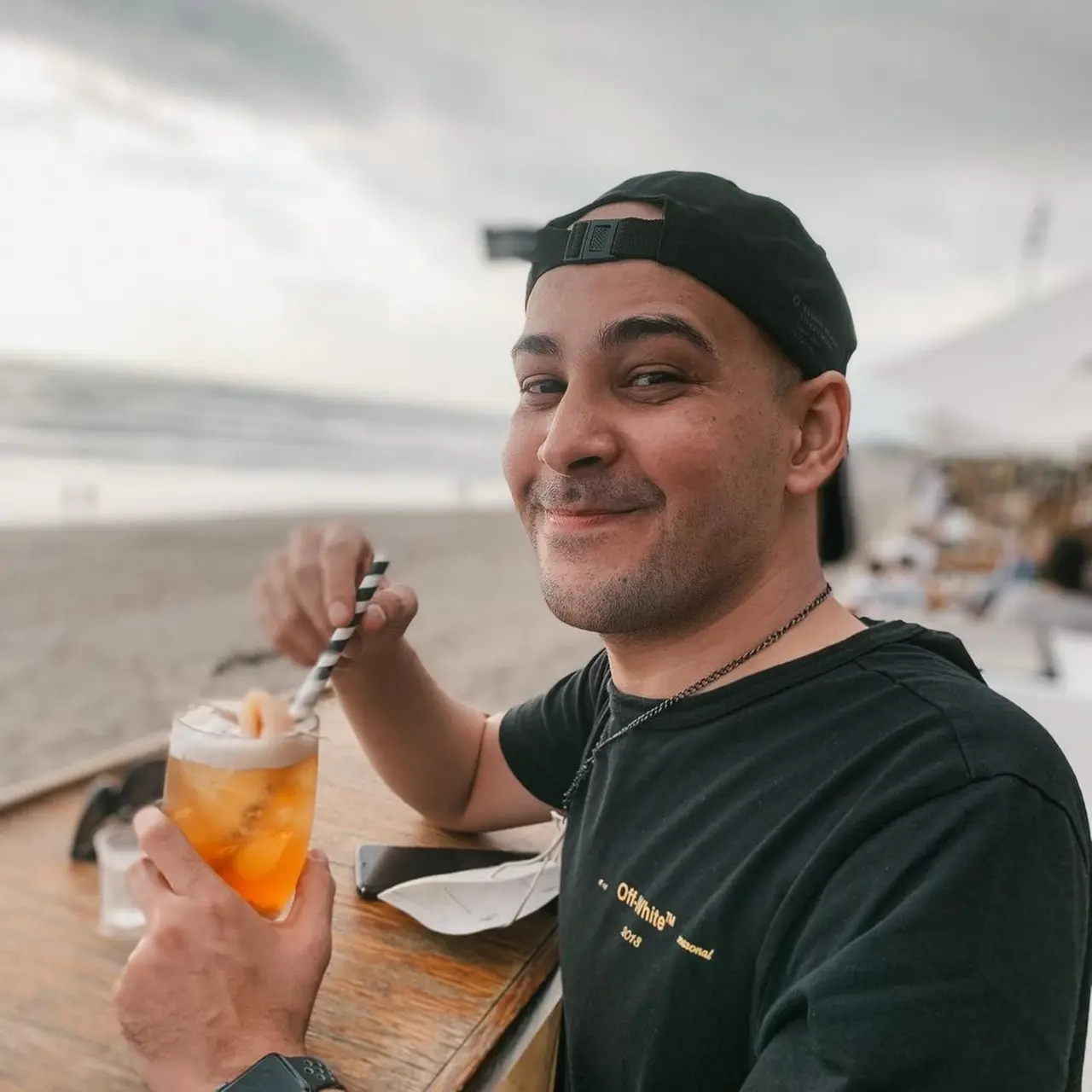 Vakum dari Dunia Hiburan Sejak 2018, Ini 6 Potret Terbaru Aktor Riza Shahab - Hot Liputan6.com