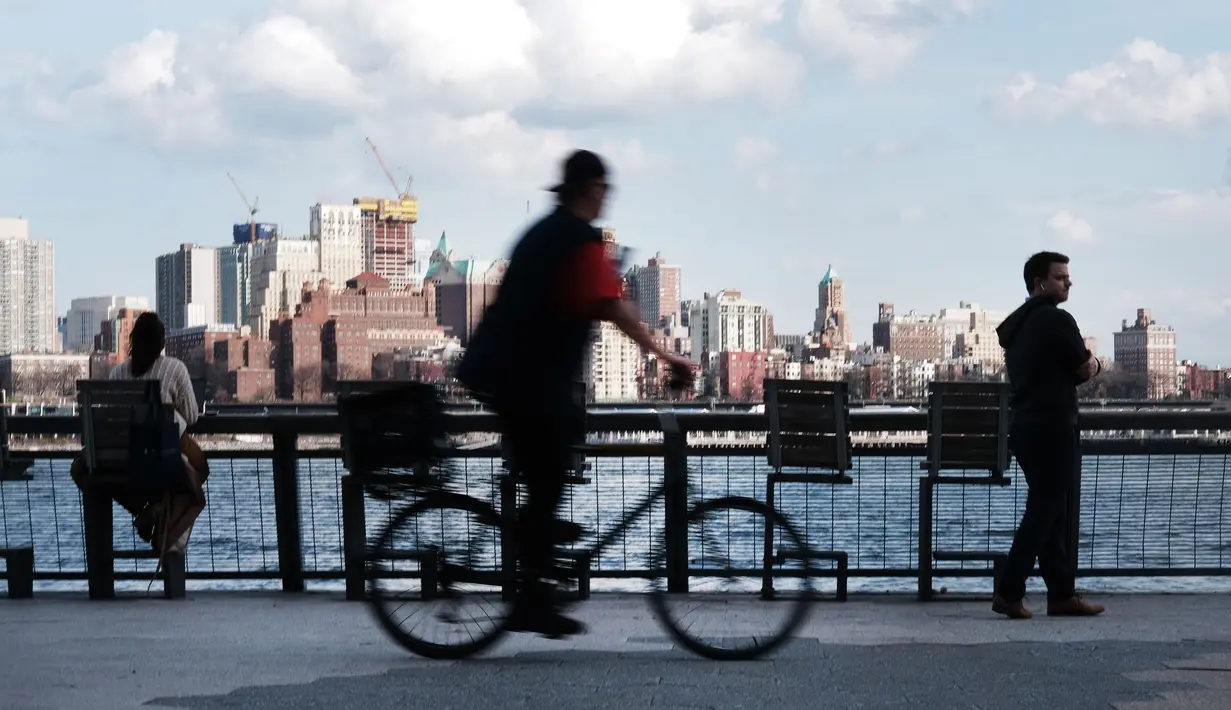 FOTO: Suasana Musim Semi Hangat di New York - Foto Liputan6.com