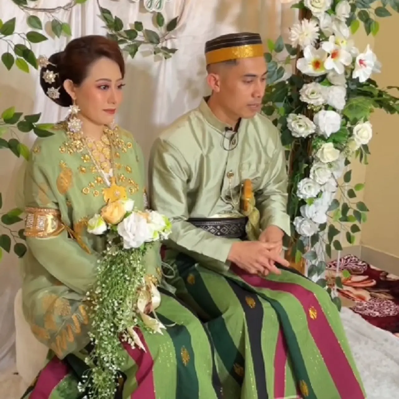 Gadis Asal China Pakai Baju Pengantin Adat Bugis Saat Menikah dengan Pria Sulsel - Lifestyle ...
