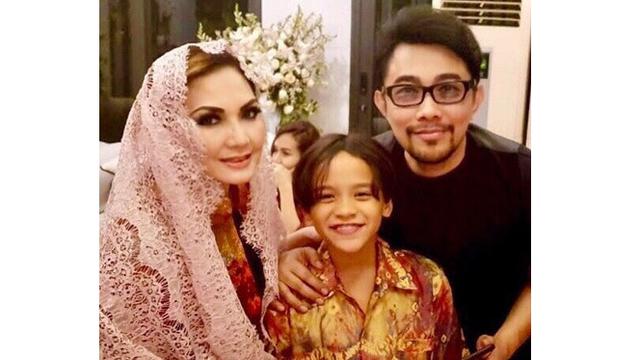 5 Potret Noah Sinclair Berusaha Tersenyum, Haru Saat Pegang Foto Ashraf ...