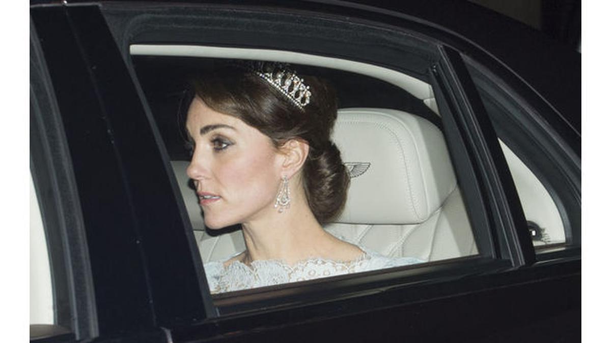 Kate Middleton Bak Jelmaan Putri Diana Saat Memakai Mahkota - Video ...