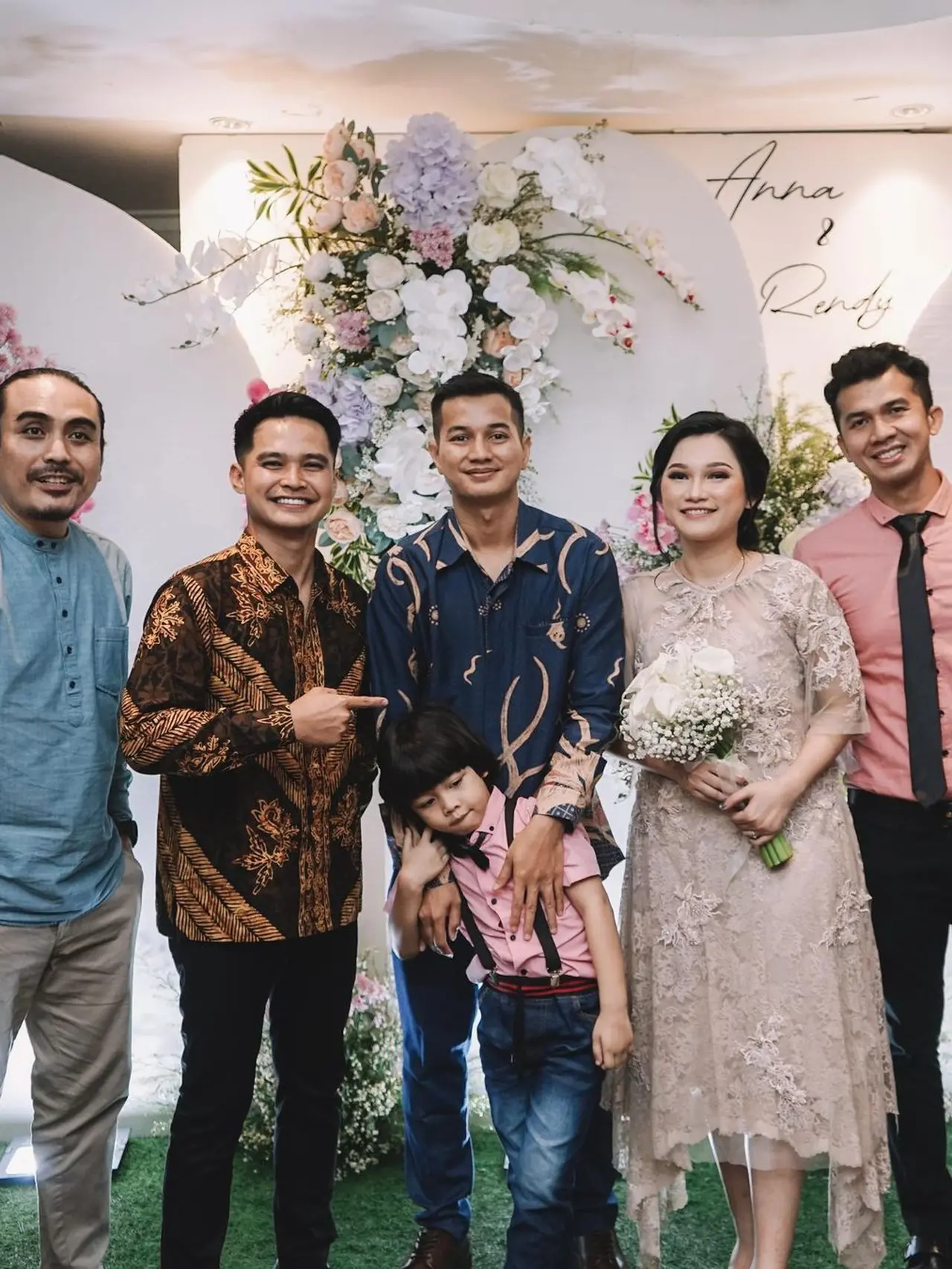 6 Potret Rendy Kusdiana Resmi Bertunangan, Rekan Artis Sebut Bintang ...