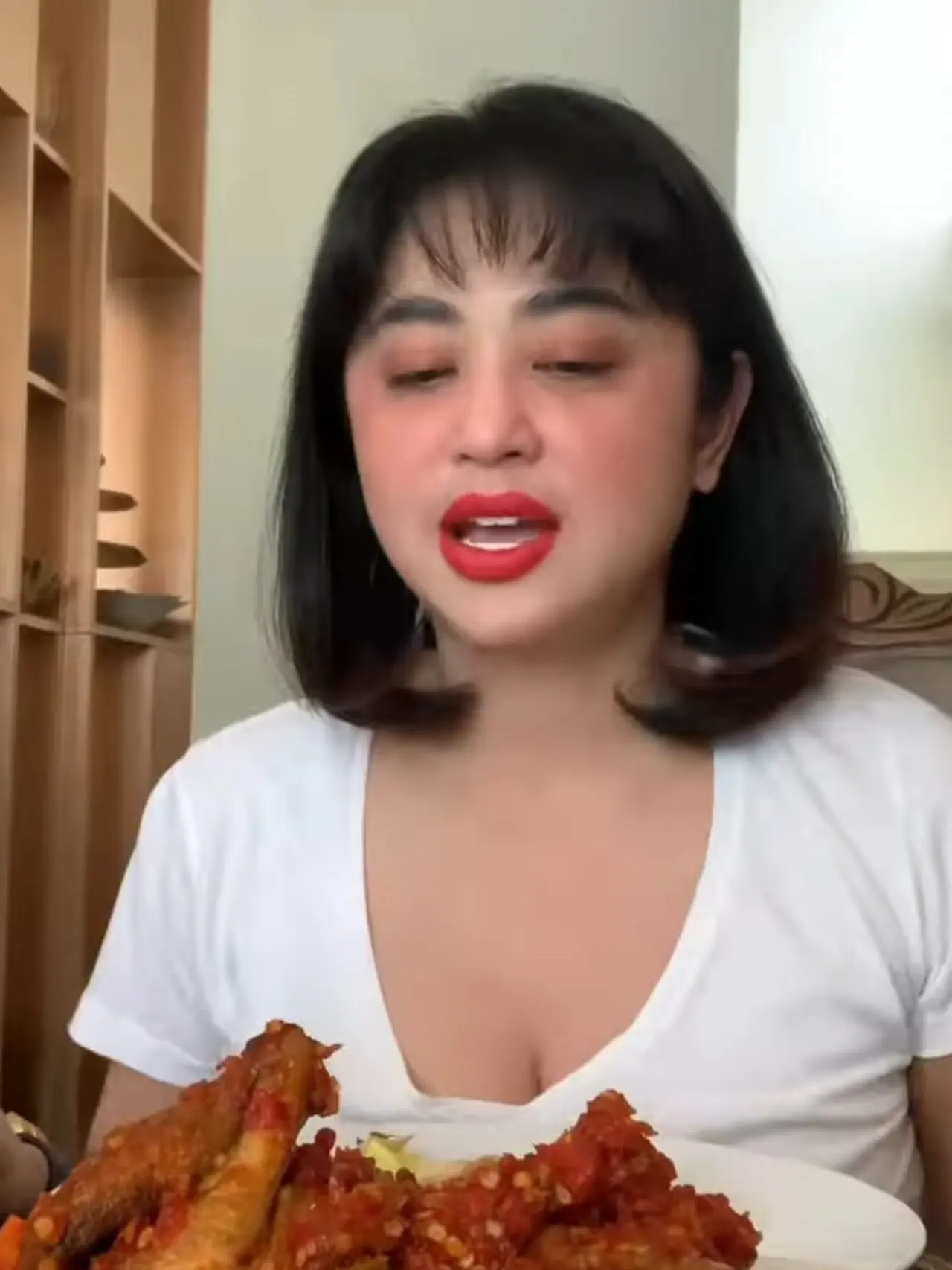 7 Potret Terbaru Dewi Perssik Pasca Oplas Mata, Wajah Bengkak Jadi Sorotan - Hot Liputan6.com