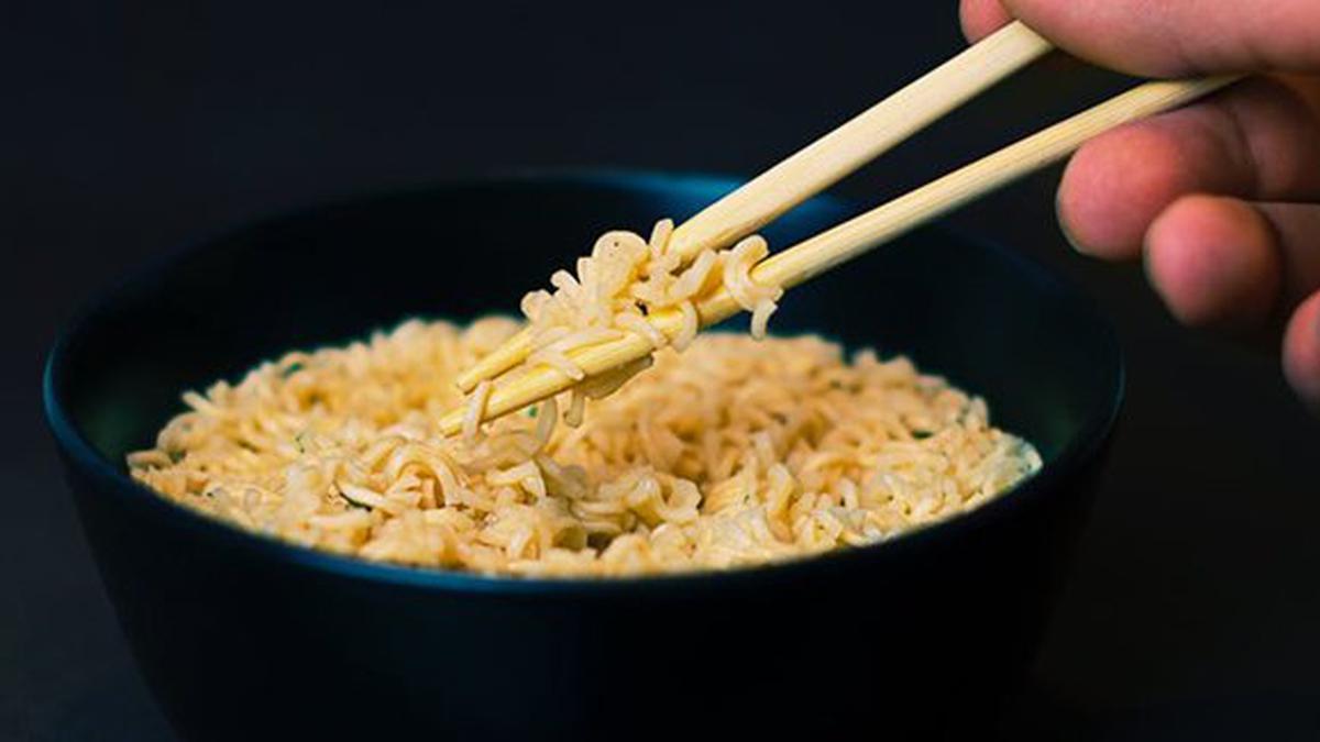 Nasi atau Mie Instan yang Paling Bikin Cepat Gemuk? Temukan Jawabannya