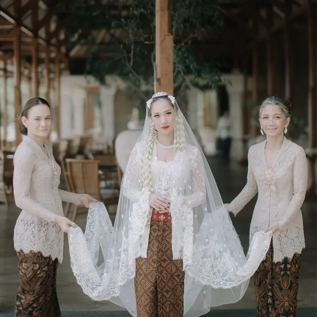 6 Potret Aishah Sinclair Antarkan BCL Menuju Pelaminan, Diselimuti ...