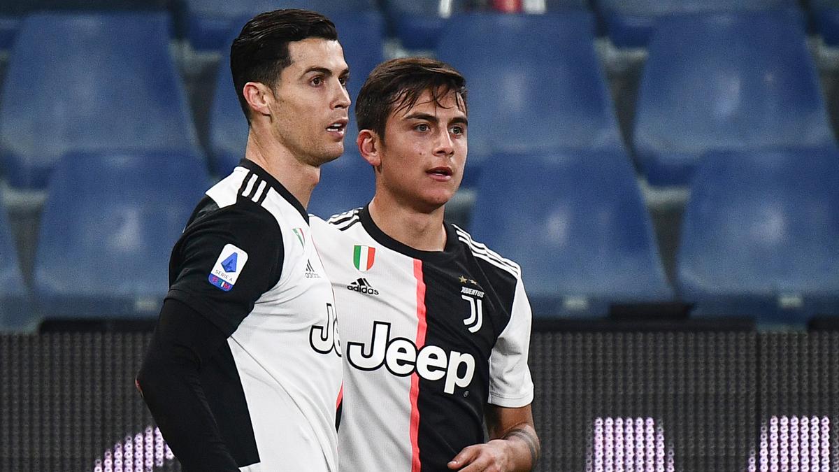 Momen Ronaldo Tak Sengaja Cium Bibir Dybala saat Selebrasi Ini Curi ...