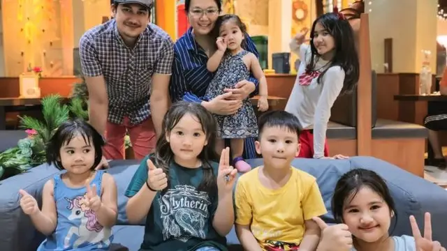 4 Potret Keharmonisan Keluarga Rama Michael dengan 6 Anak, Hangat Penuh ...