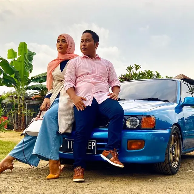 6 Potret Kemesraan Narji dan Istri, Bak Pengantin Baru Selama 13 Tahun ...