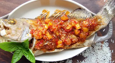 ikan goreng saus asam manis pedas