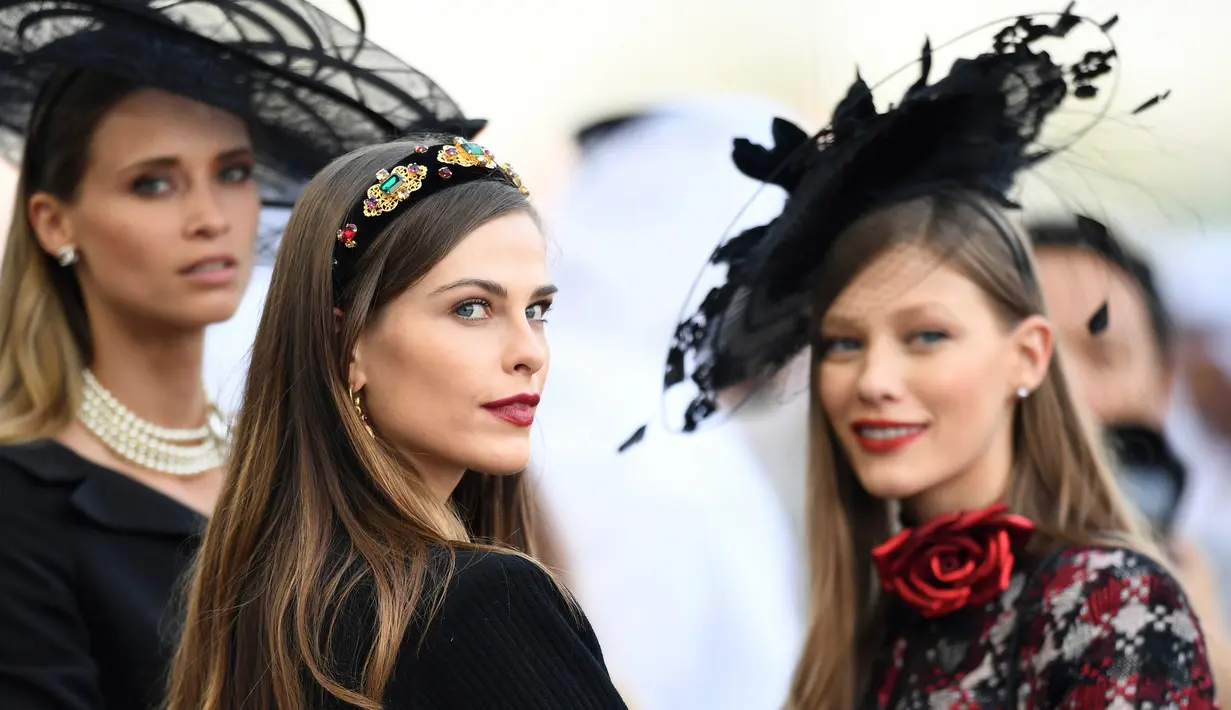 FOTO: Aneka Topi Unik Penonton Pacuan Kuda Termahal di Dunia - Foto ...