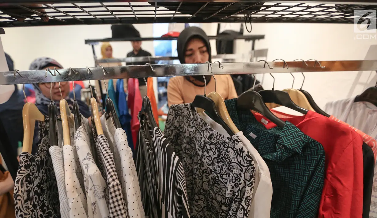 FOTO: Berburu Merchandise Selebriti Tanah Air di Wow Bazaar - Foto ...