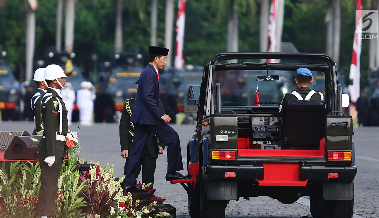 Jokowi Pimpin Upacara HUT ke-71 Bhayangkara di Silang Monas - Foto ...