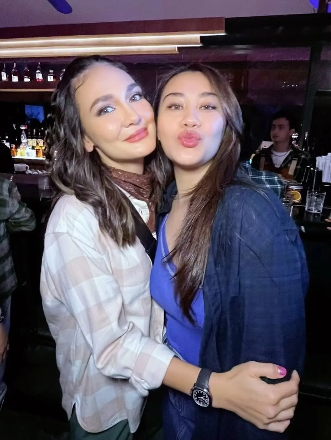 8 Mix and Match Artis Tanah Air Kenakan Flannel Cocok untuk Outfit ke ...