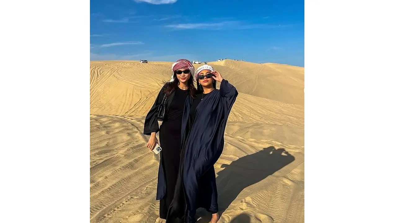 10 Potret Azizah Salsha dan Pratama Arhan di Gurun Pasir Doha Qatar ...