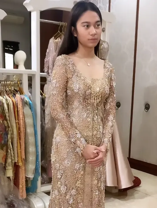 8 Penampilan Selebgram Azizah Salsa Perempuan yang Dinikahi Pratama Arhan di Jepang, Elegan ...