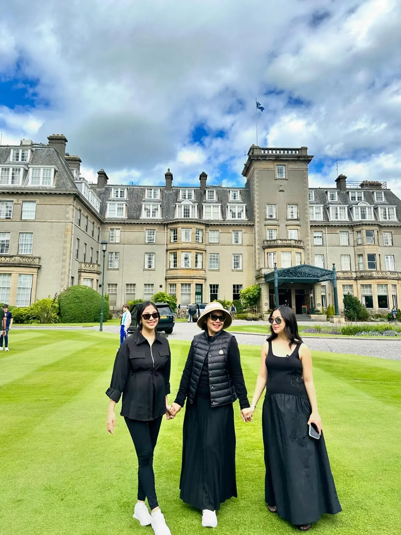 7 Potret Winona dan Nikita Willy Baby Moon Bareng Keluarga ke Inggris ...