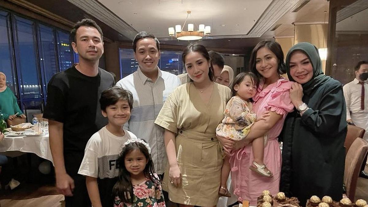 6 Potret Nagita Slavina dan Caca Tengker di Pesta Ulang Tahun sang Ibunda, Kompak Mengenakan ...