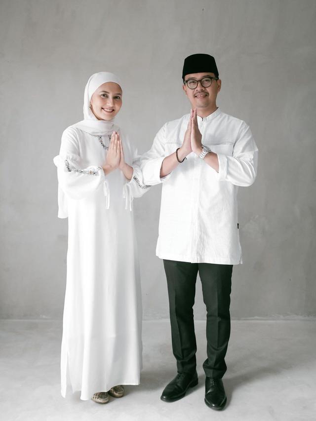 Resmi Jadi Bumil, Ini 7 Potret Romantis Rara Nawangsih dan Suami - Hot ...