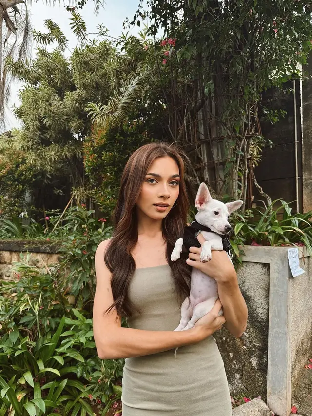 8 Potret Dosma Hazenbosch yang Diduga Pacar Baru Rizky Nazar, Jadi Sorotan - Hot Liputan6.com