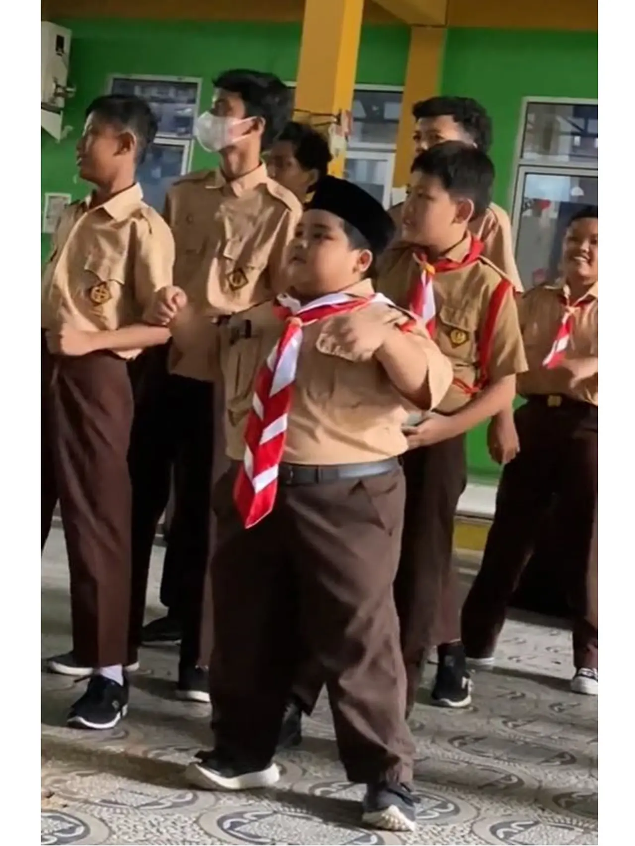 6 Potret Bocah Mirip Karakter Russell di Film Up, Jadi Siswa SMP yang Aktif - Hot Liputan6.com