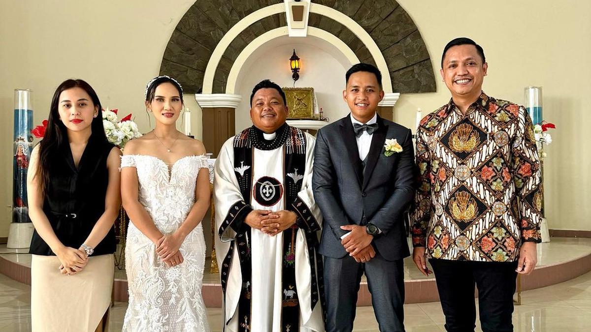 Richard Eliezer Alias Bharada E Nikah dengan Ling Ling di Manado - ShowBiz Liputan6.com