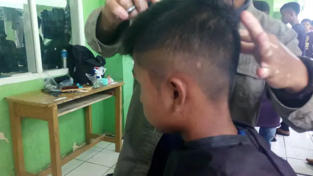 2.500 Tukang Cukur Asgar Pilih Pulang Kampung karena Sepi Pelanggan ...