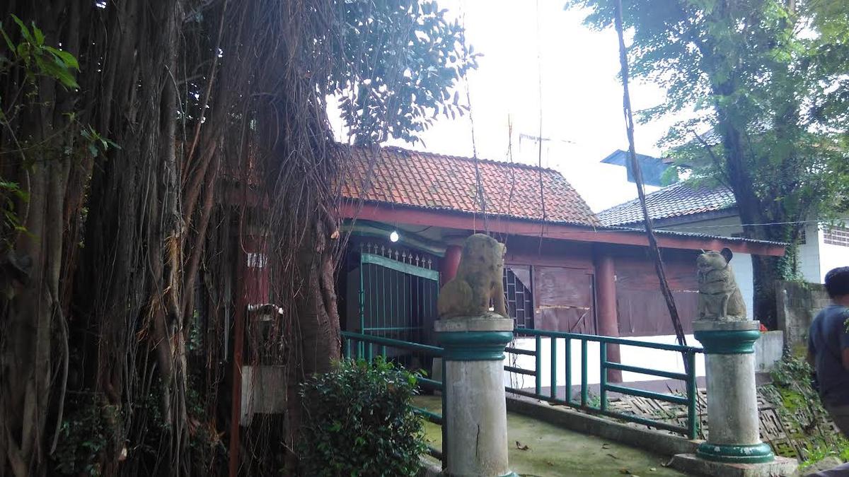 Makam Keramat Datuk Banjir dan Nyi Roro Kidul di Lubang Buaya