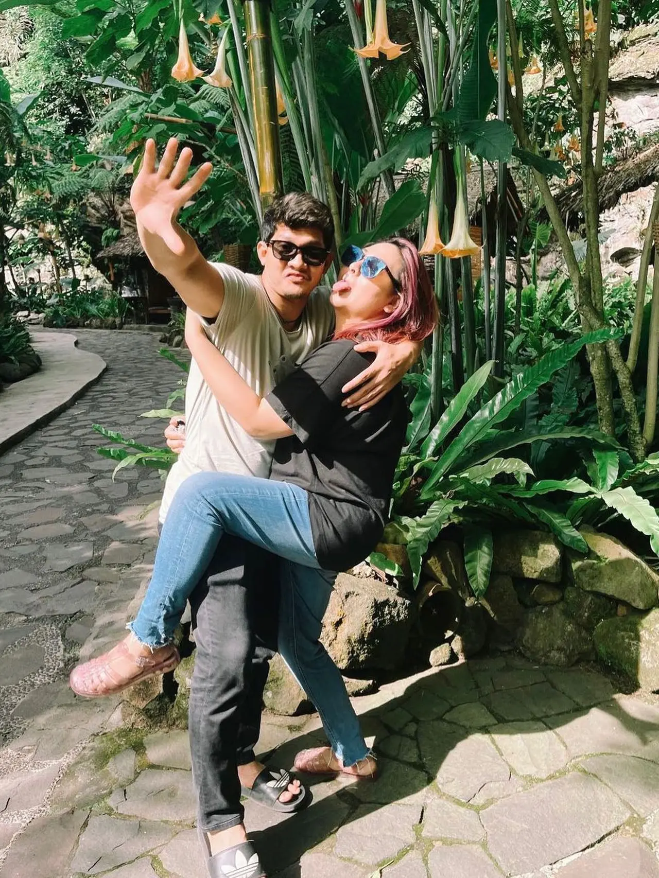 Iko Uwais dan Audy Item Tidak Mudik, Pilih Rayakan Lebaran Idul Fitri 2023 di Rumah - ShowBiz ...