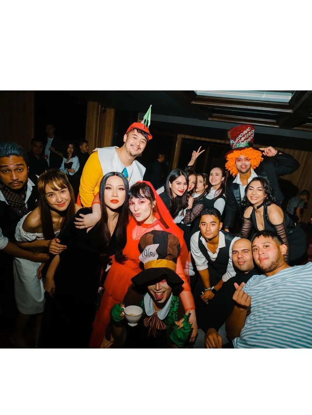 8 Ide Dress Code Pesta Ulang Tahun ala Seleb, Sandra Dewi Pakai Setelan ...