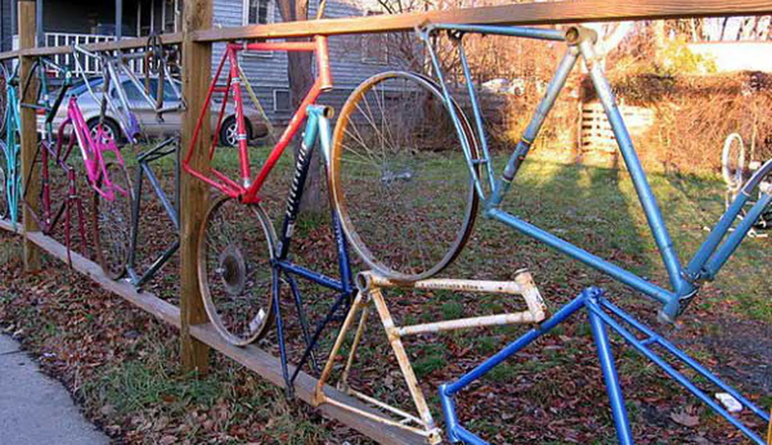 Inspirasi Pagar DIY Super Keren dan Kreatif - Photo Fimela.com